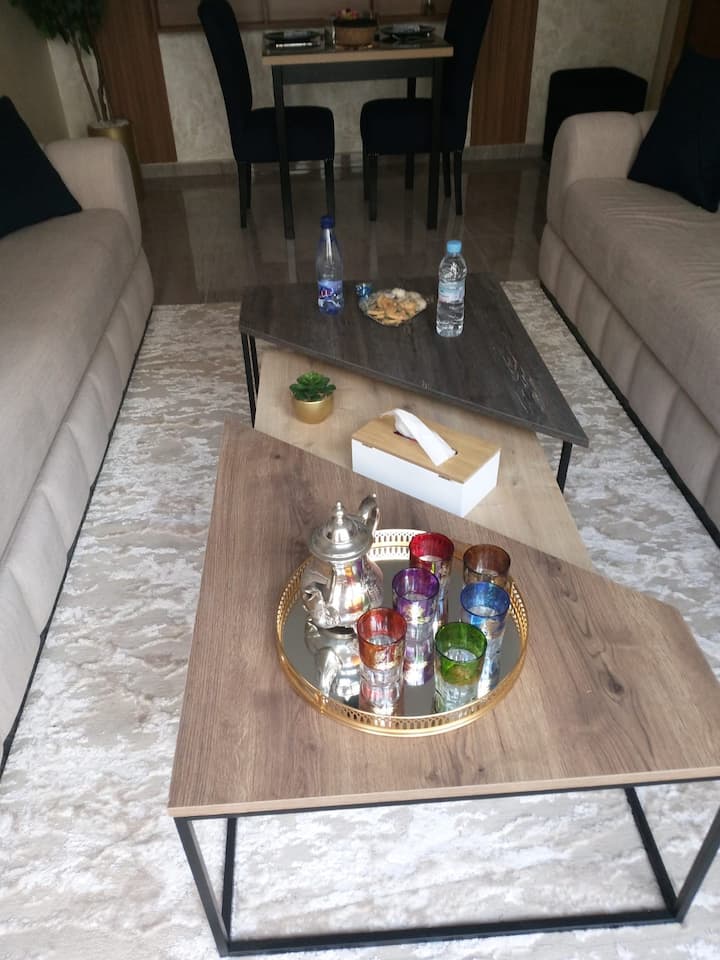 Home Lesieur 17
Couple
Parking Fibre Et Netflix - El Jadida