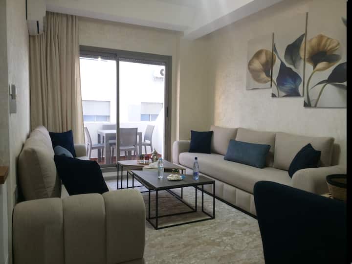 Home Lesieur 17
Couple
Parking Fibre Et Netflix - El Jadida