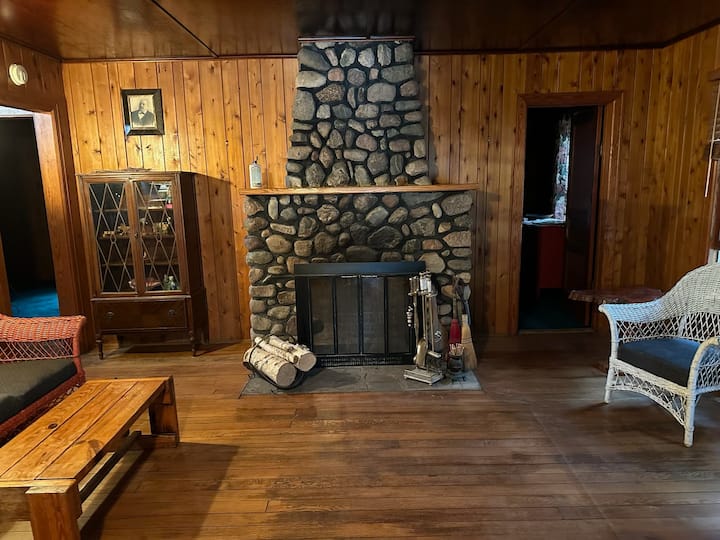 Hideaway Cabin - Howell, MI