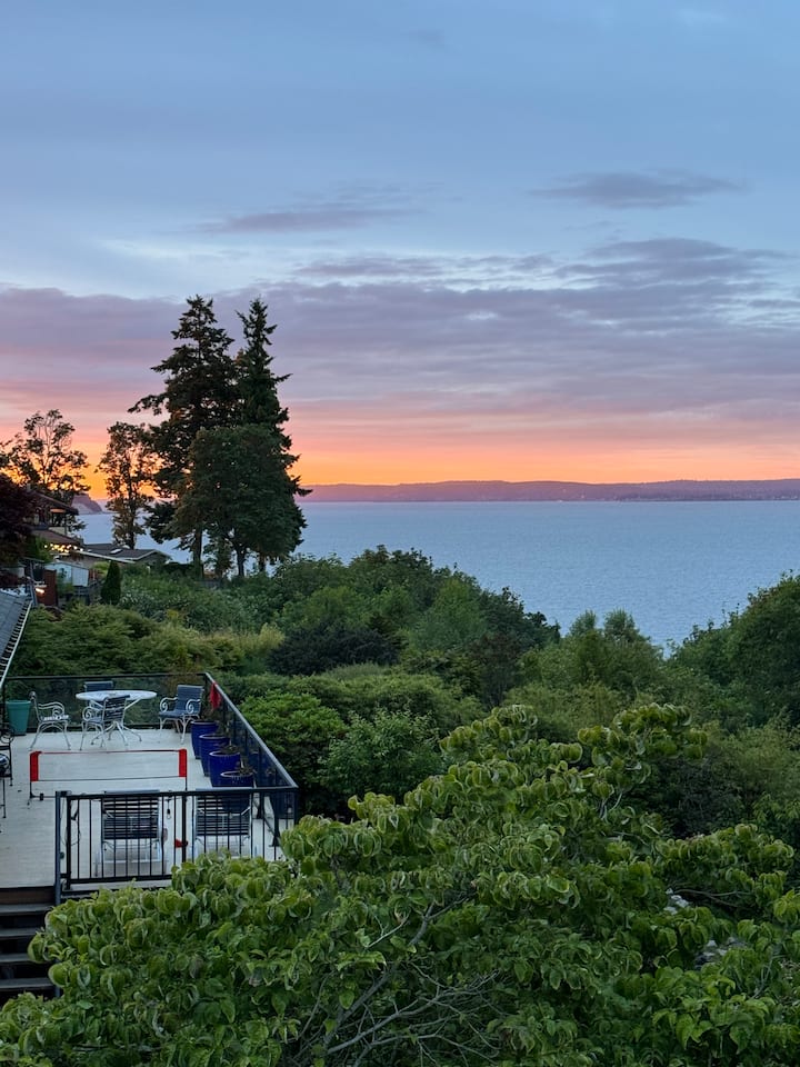 Upper Unit With Views - Mukilteo, WA