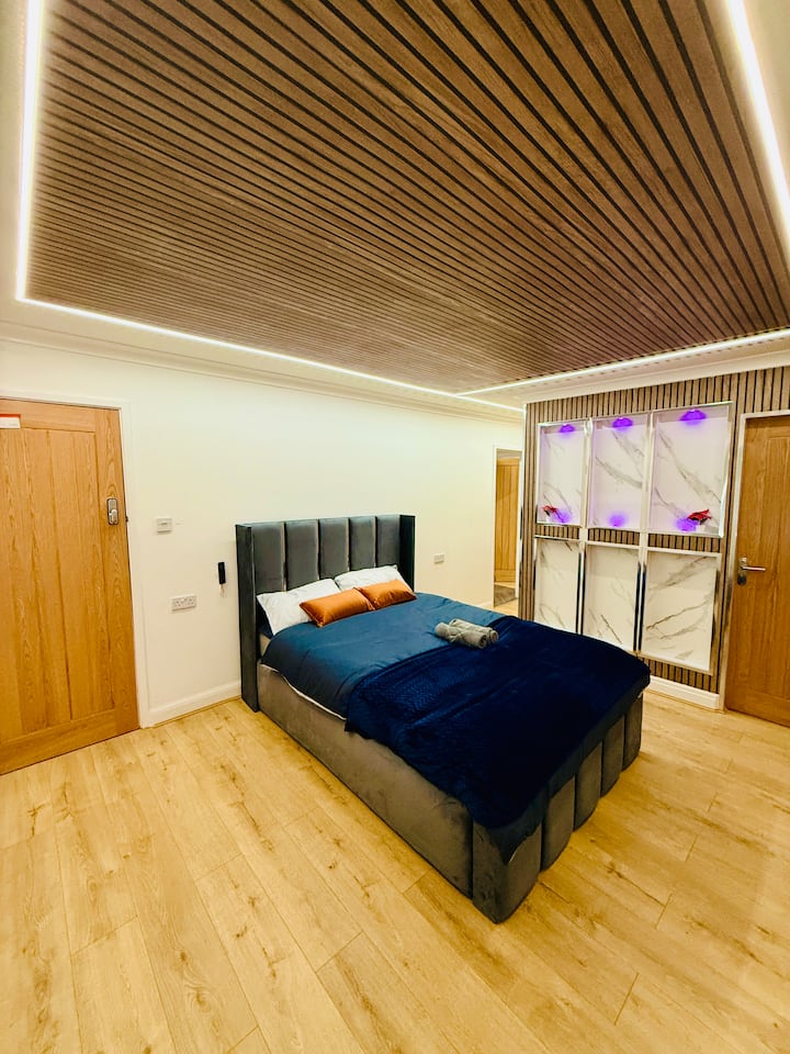 Birmingham City Centre- 9 Bed House W/ Free Park - Birmingham