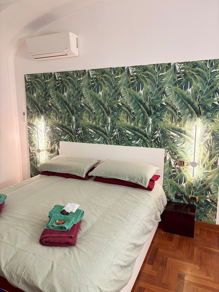 La Farina Only 7 Stops To Get To Fontana Di Trevi - Roma