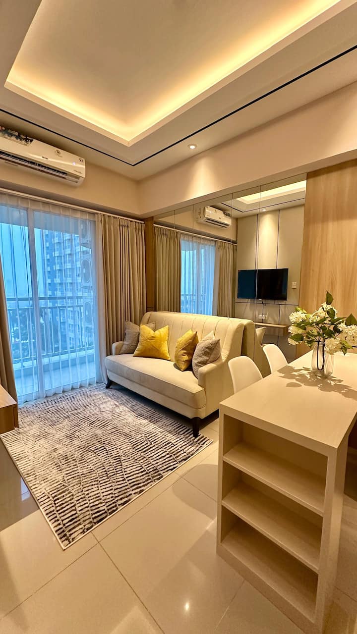 Tanglin Apartment 2 Br View Pool & City - Surabaya