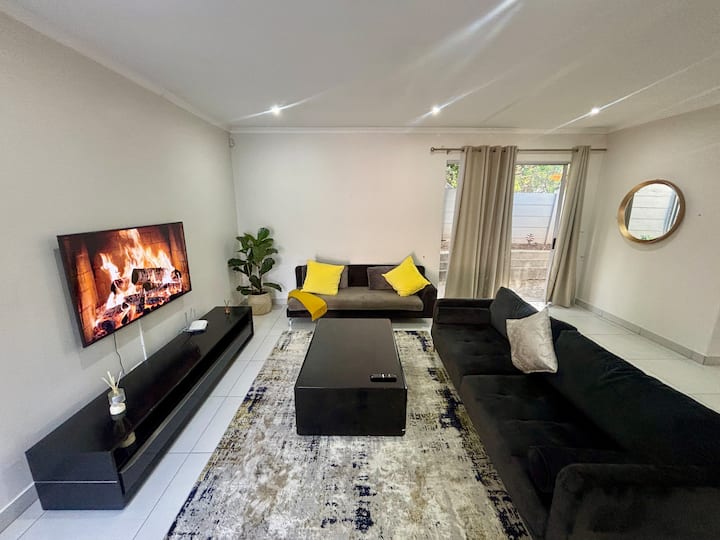 Charming 2-bedroom Cottage - Randburg