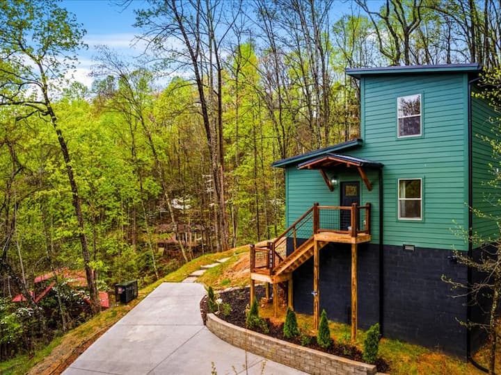 Black Bear Bend - Find Peace In The Smokies - Gatlinburg, TN