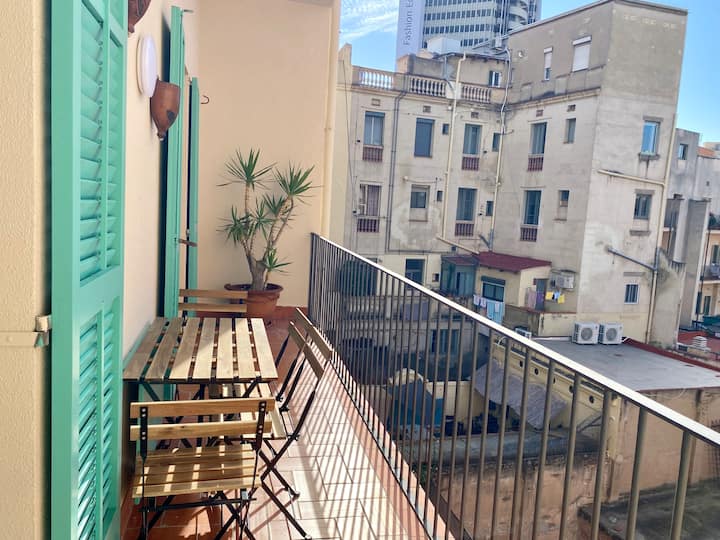 Spacious And Bright Apartment In La Rambla - Barcelone