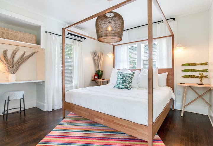 Historic Old Northeast By The Bay With Golf Cart - St. Petersburg, FL