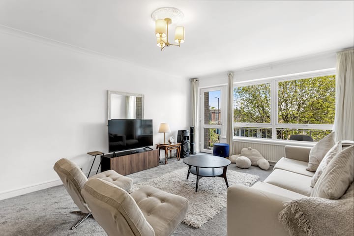 2-bed Spacious Flat-2 Minute Walk To Tube Station - Cockfosters