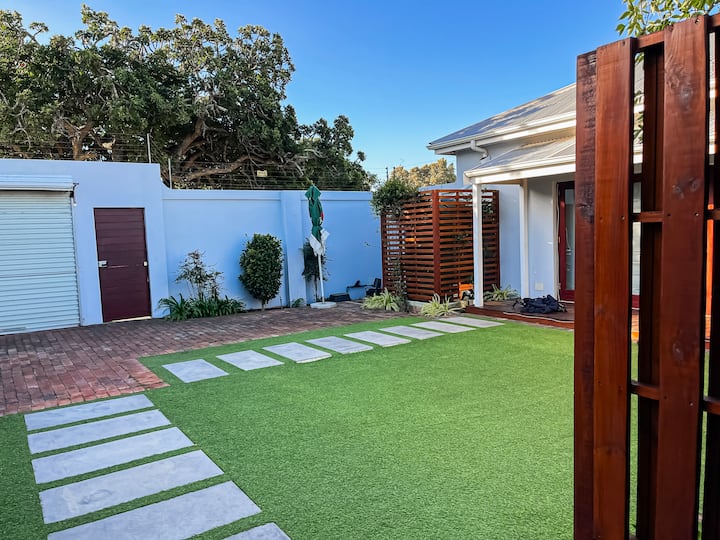 Luxury 4br Home: 4 En-suites, Free Parking & Wifi - Gqeberha