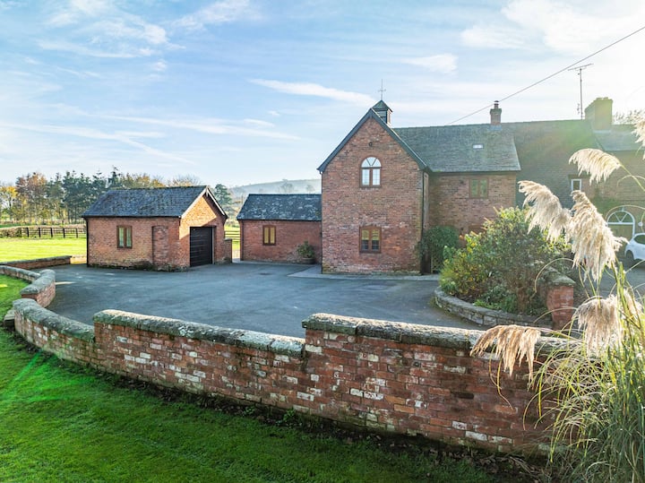 Idyllic Farm Cottage | Glanmiheli Barn | Sleeps 11 - Kerry