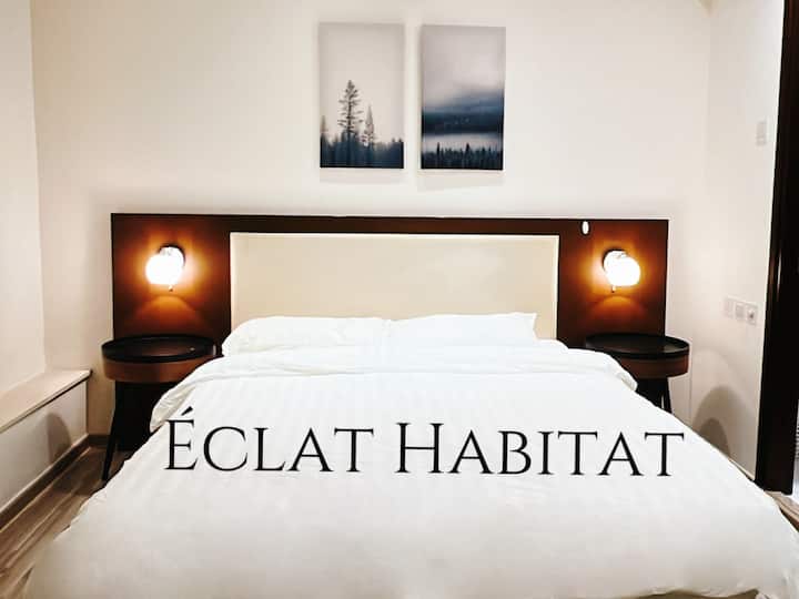 Elegantly Spacious Apartment In Prestigious Cbd - Sheung Wan