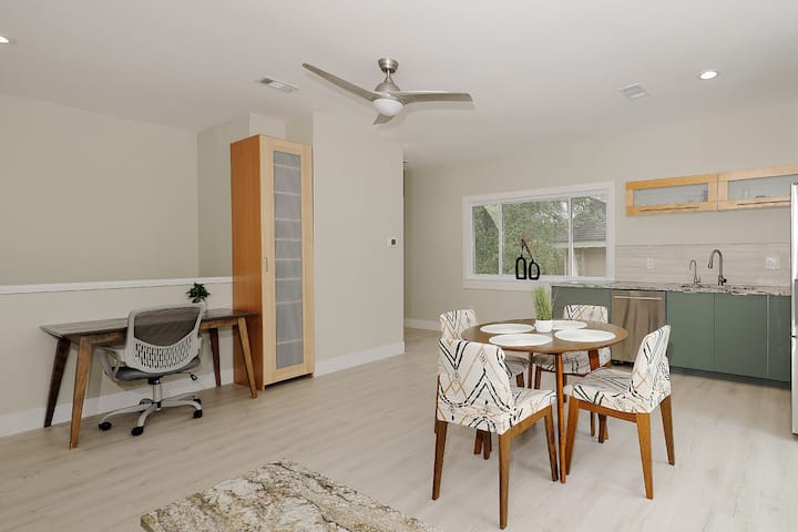 Woodlands Retreat Apartment - The Woodlands, TX