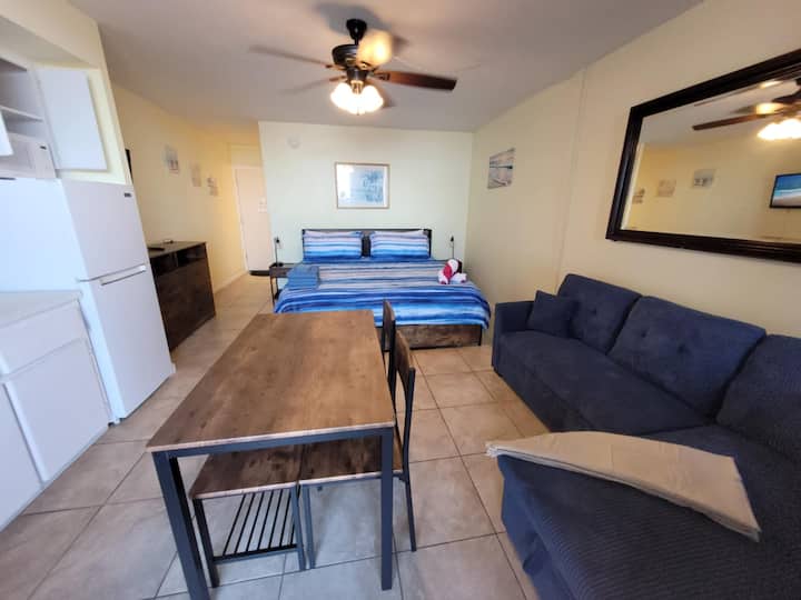 Ocean Vibez ~ Ocean Front Complex ~ Pool Open - Daytona Lagoon, Daytona Beach