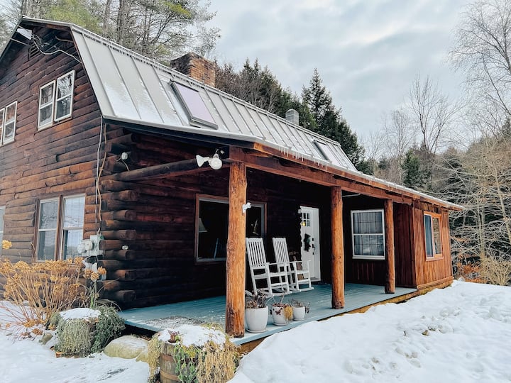 Family Friendly Log Cabin Close To Skiing - Claremont, NH