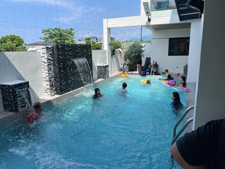 A Modern  Beach House 4 Rooms With Rain Pool - Laiya