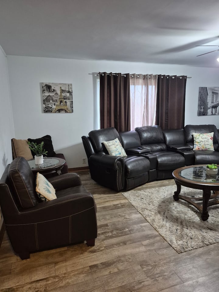 2 Br 1 Bath Clean Apt 2nd Floor 45 Min To Chicago - Joliet, IL