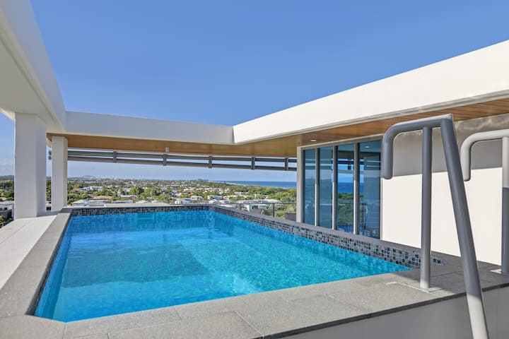 Sunshine Coast Beachfront Penthouse - Ocean Views - Alexandra Headland