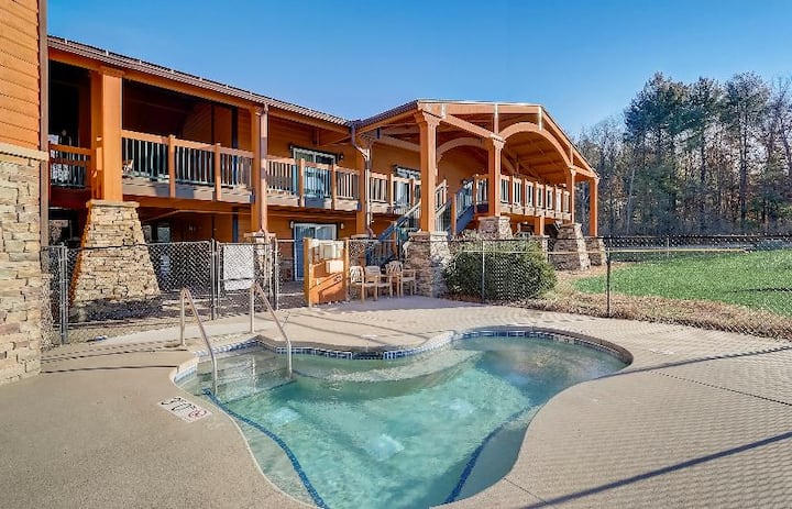 Riverview Paradise Suite (3 Bedrms/3 Bath/2040 Sf) - Wisconsin Dells, WI