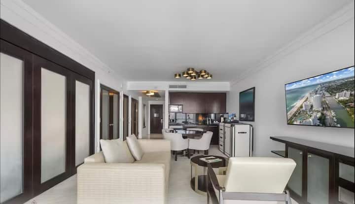 Fontainebleau 3 Beds Ocean + 7 Guests, Large Suite - Miami Beach, FL