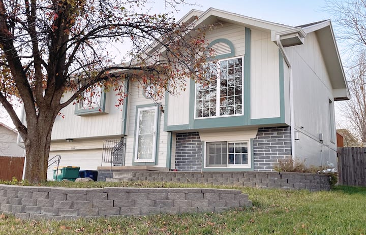 Clean And Cozy Retro House In A Nice Neighborhood - 貝爾維尤