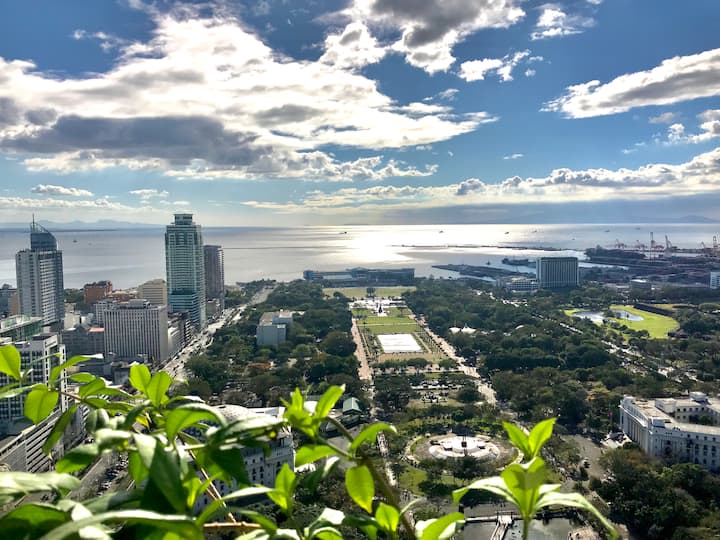 2 Brs Great Seaview Condo In Manila - Manila