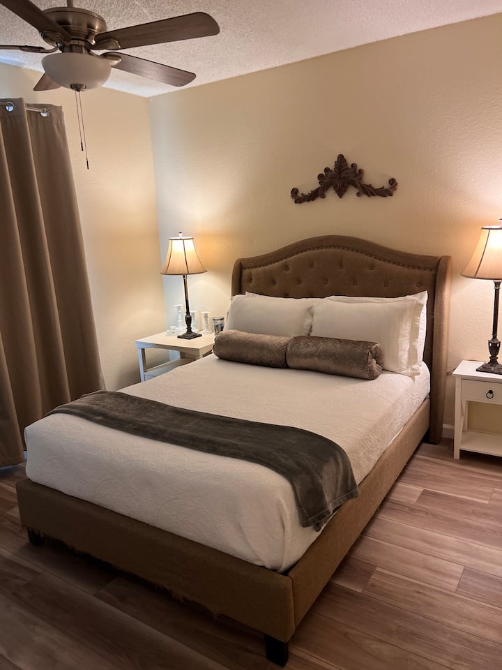 Cozy Stay Near Hospitals & Shops | Private & Clean - Bakersfield, CA