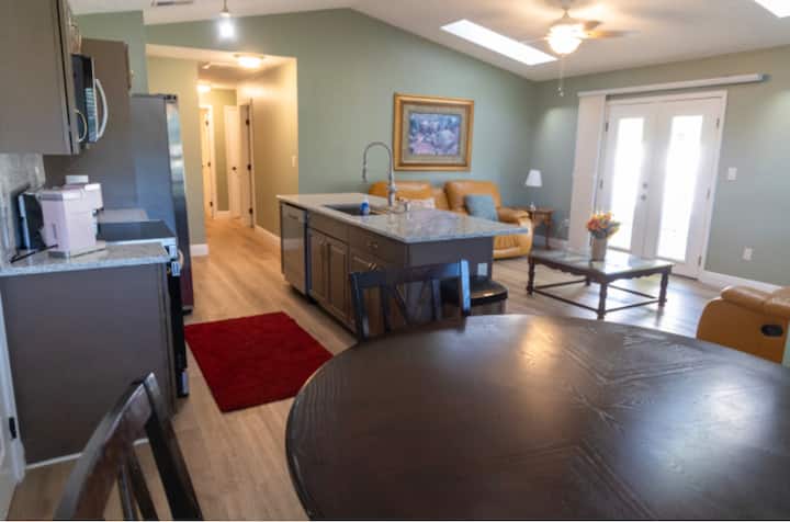 Cozy Home, Come Enjoy! - Largo, FL