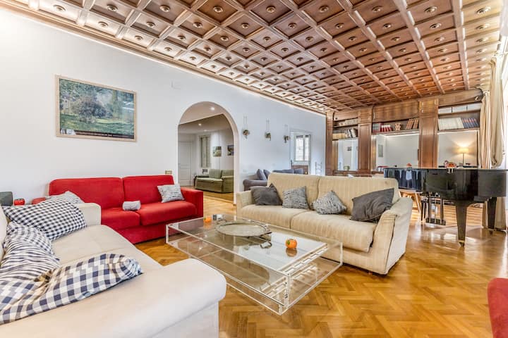 Enorme Appartamento Con Terrazzo Zona Colosseo - Lazio