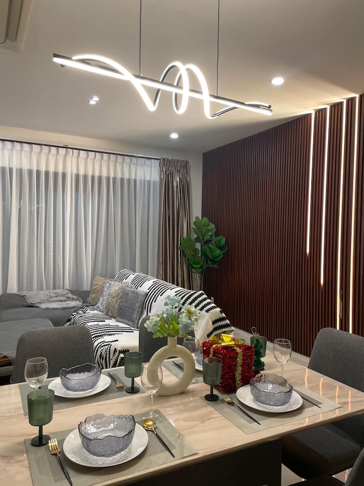 Suasana Luxury Suites With Bathtub@4br 10-14pax - Woodlands