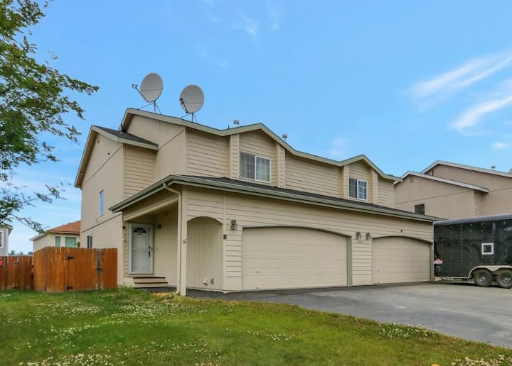 Cozy Condo Near Military Base! - Anchorage, AK