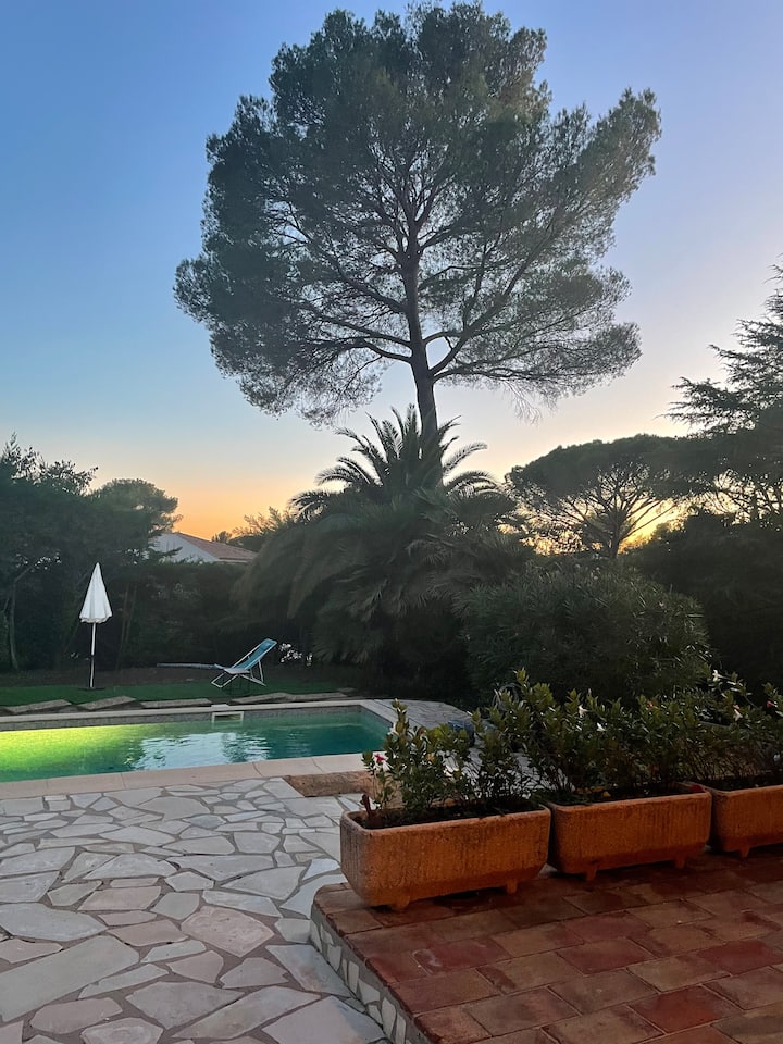 Luxury Mansion Pool & Fireplace - Saint-Raphaël
