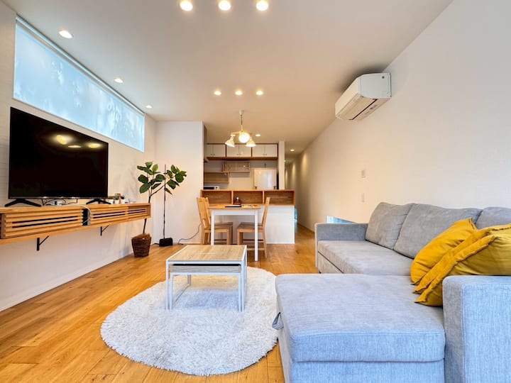 アルコバレーノ奉還町/ペット可能/サウナ付き/最大10人/岡山駅から徒歩10分/屋上におしゃれな芝生 - 岡山市