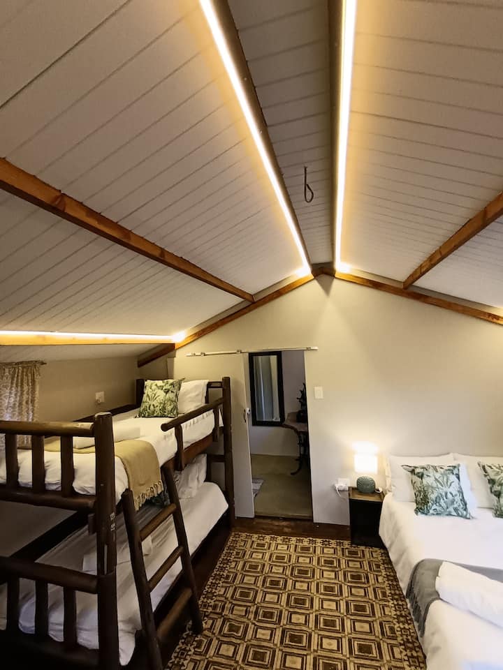 Charming Family Cabin - Hartbeespoort