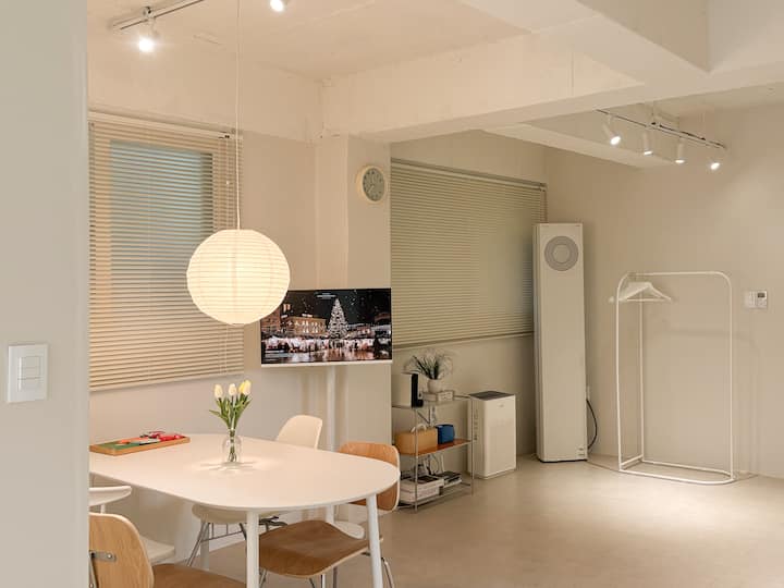 신규오픈|서울역7분|무료짐보관|공항버스|남산|명동|경복궁|이태원|퀸3|6인|롯데마트 - Seoul