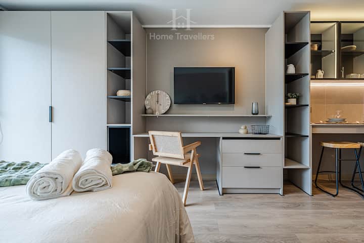 Ht Amplio Estudio, A Pasos Del Alto Las Condes - Vitacura