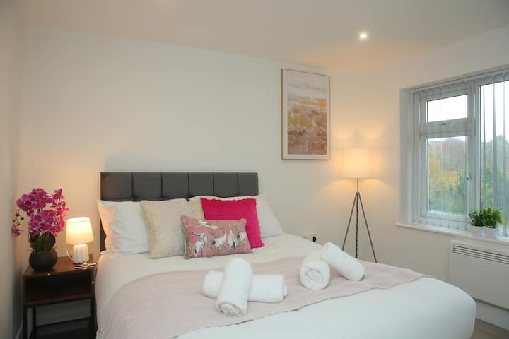 Luxury Ensuite & Kitchenette —Airport 4 Min Drive - Dunstable