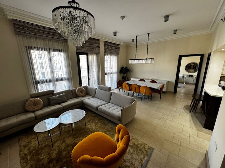 Stunning 2bhk With Canal View - Doha