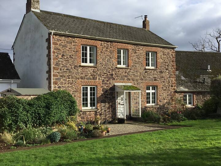 April Cottage - Exeter