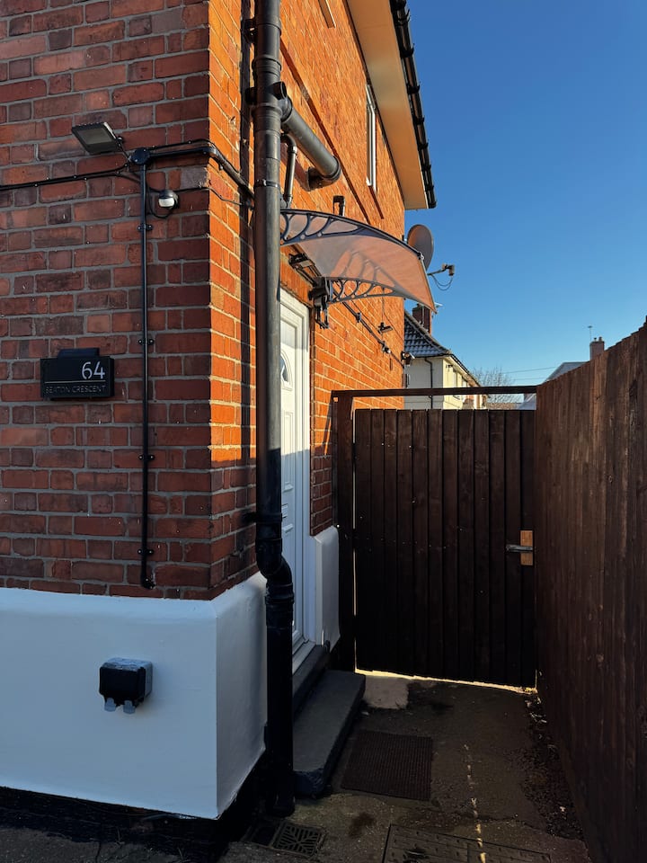 3-bed With Driveway& Huge Garden/easy M1 Access - Nottingham