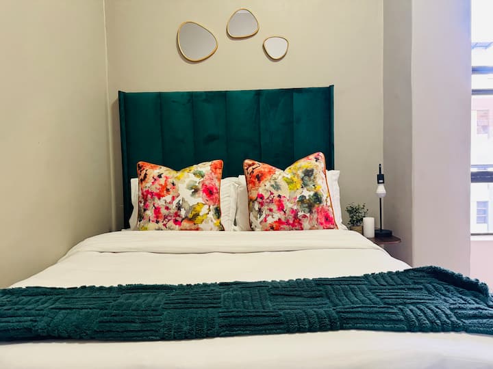 Rosebank Royale|parking|wifi|heater|gautrain|mall - 요하네스버그