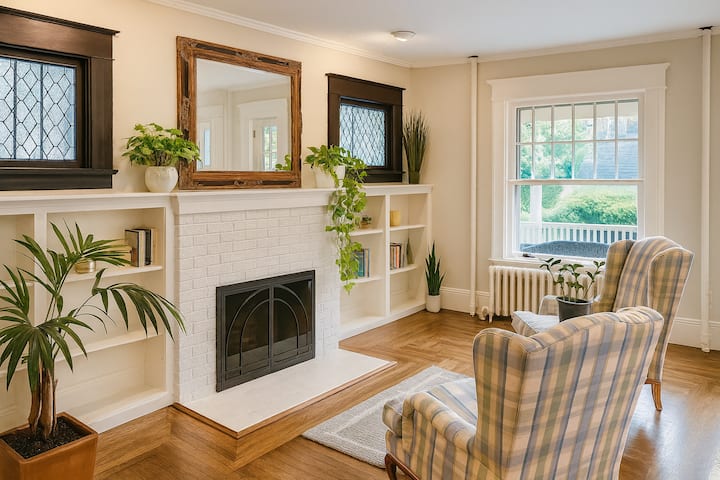 Elegant Garden Home- Main Street Northport Village - Northport, NY