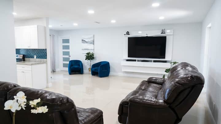 Stylish Canal‑front Oasis - Sawgrass Mills & Arena - Sunrise, FL