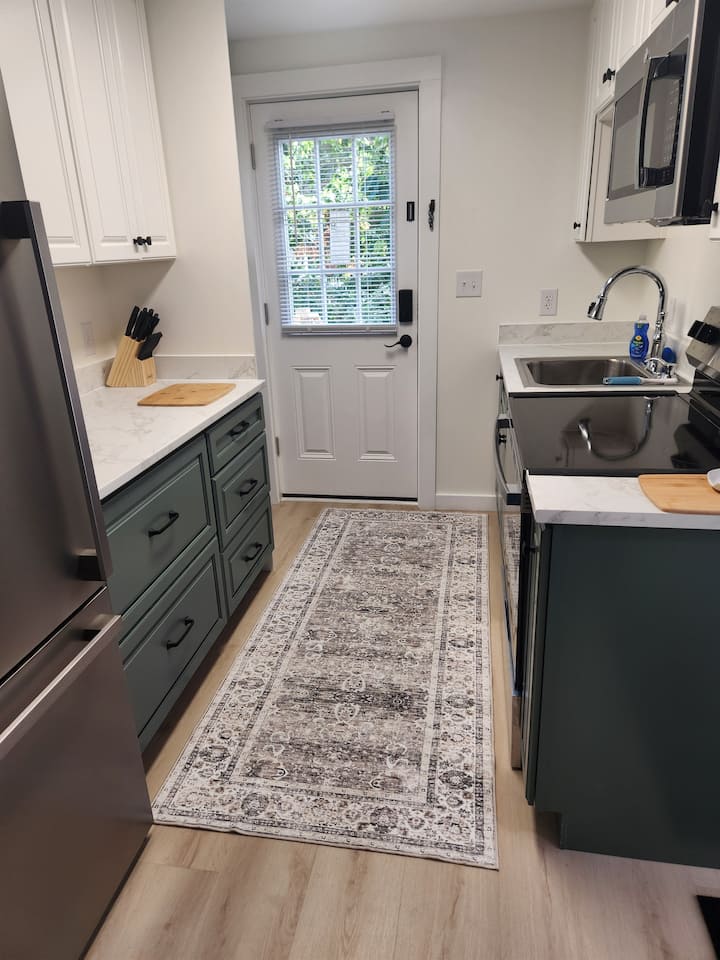 Cozy Garage Apartment - Sanford, ME