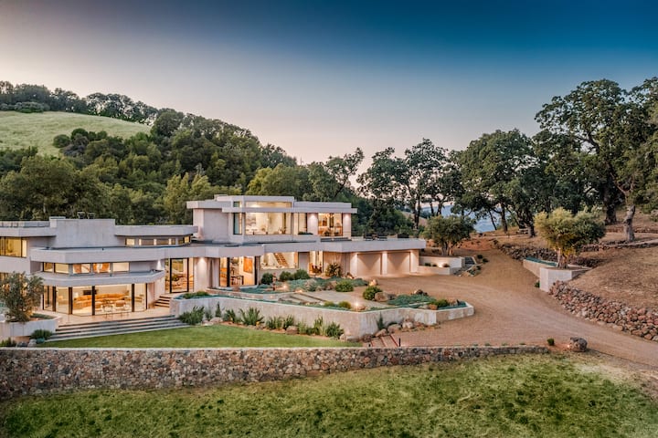Design-led Modernist Estate Above Sonoma Valley - Petaluma, CA