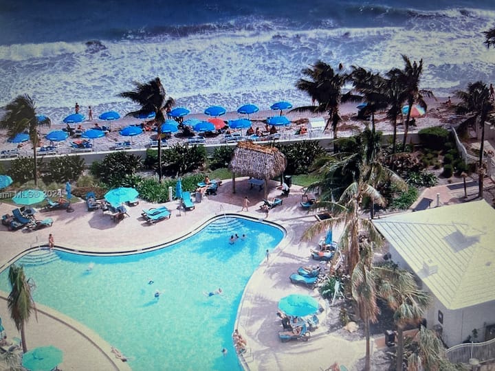 Right On The Beach Of Hollywood Resort Condo 2b/2b - Hollywood, FL