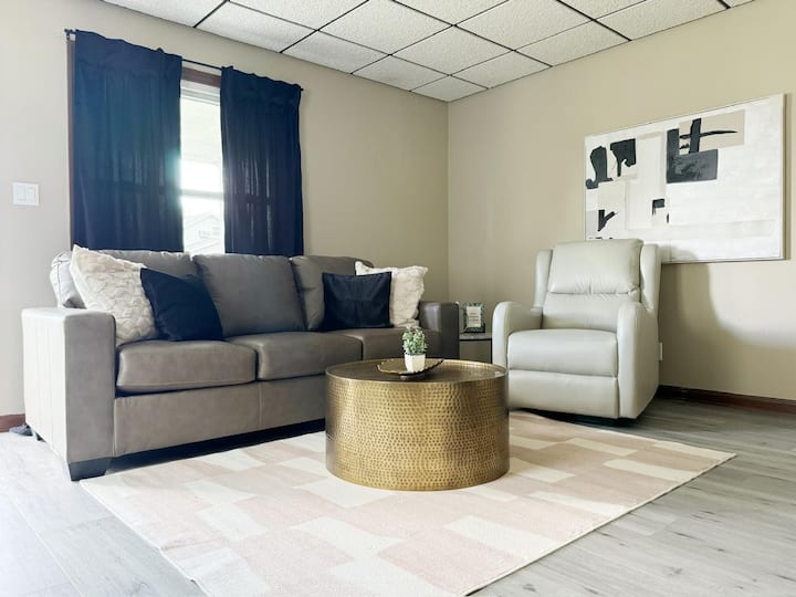 Parkland Home | King 2bd/1ba Townhome In Ev - Evansville, IN