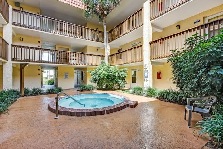 2 Br Ocean View Gem: Minutes To St Augustine - St. Augustine Beach, FL