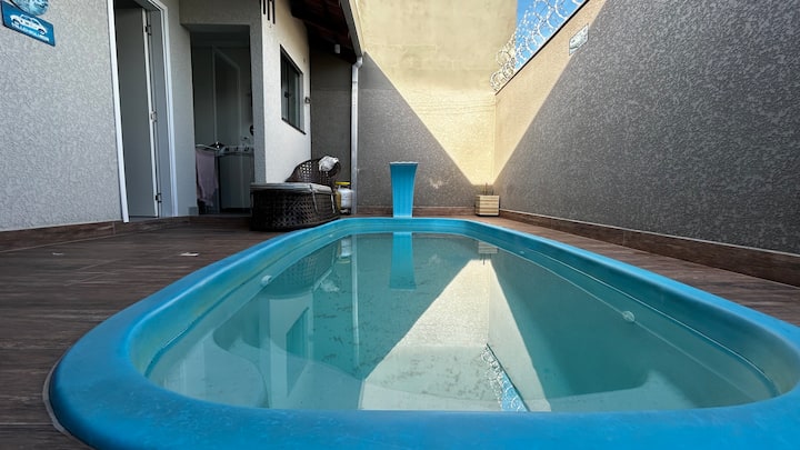 Casa De Praia, 8 Pessoas Com Ar E Piscina - Itapoá