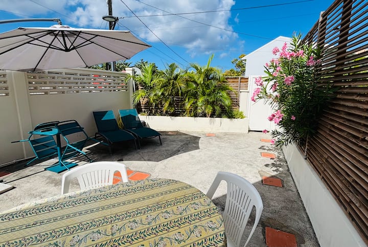 F2 Pieds Dans
L’eau, Grande Terrasse, Schoelcher - Fort-de-France