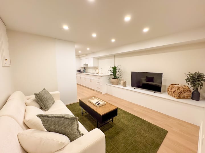 Cozy Roncesvalles Retreat - Toronto